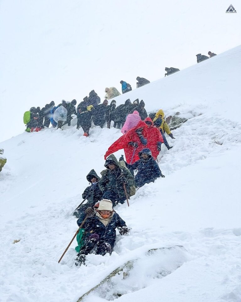 Sar Pass Trek: A Complete Guide (Updated 2024) - Nomads of India